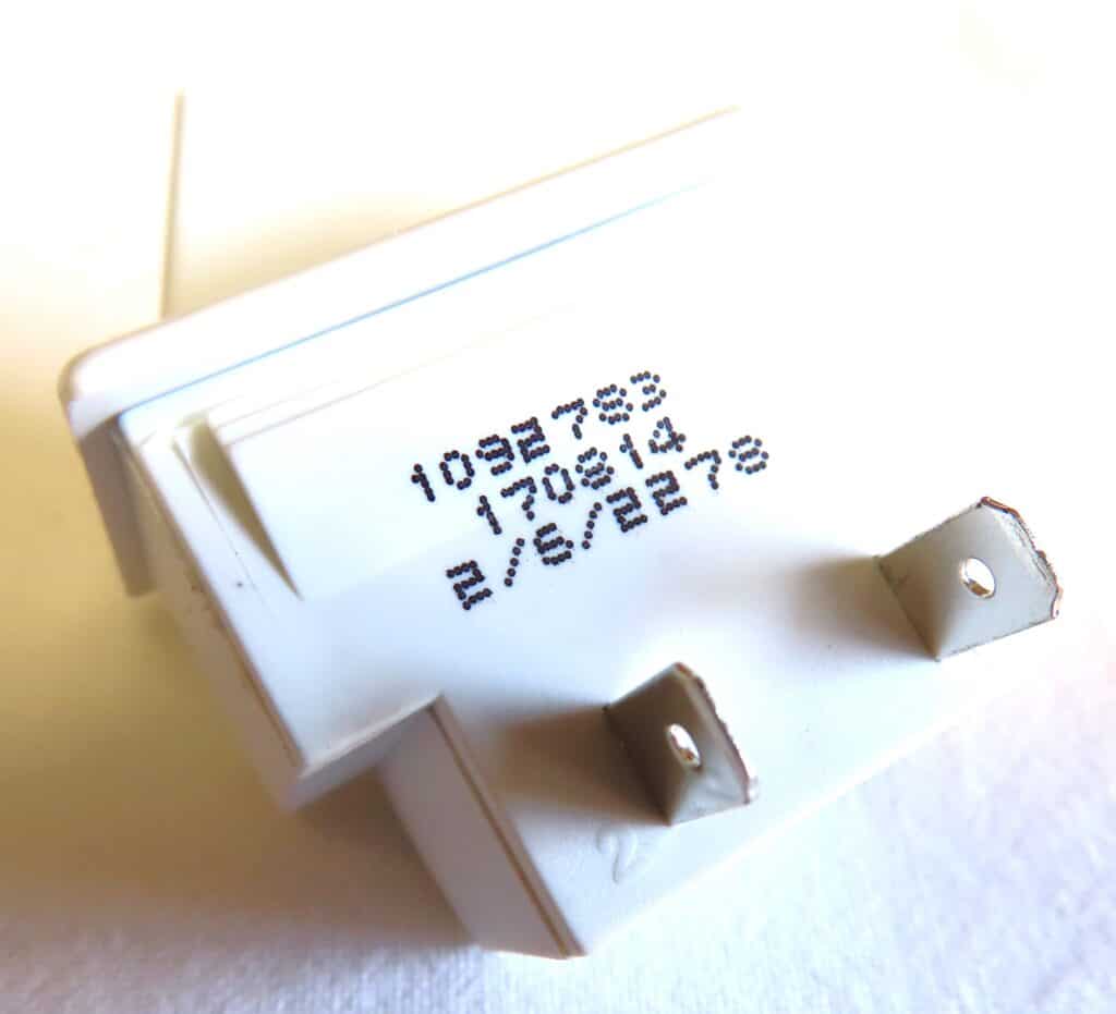HISENSE FRIDGE DOOR LIGHT SWITCH-2 PIN